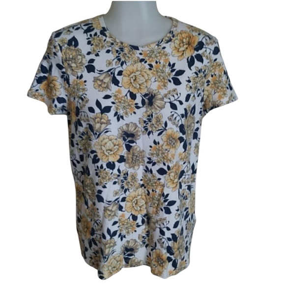 Laura Scott | Tops | Laura Scott Classic Tee | Poshmark